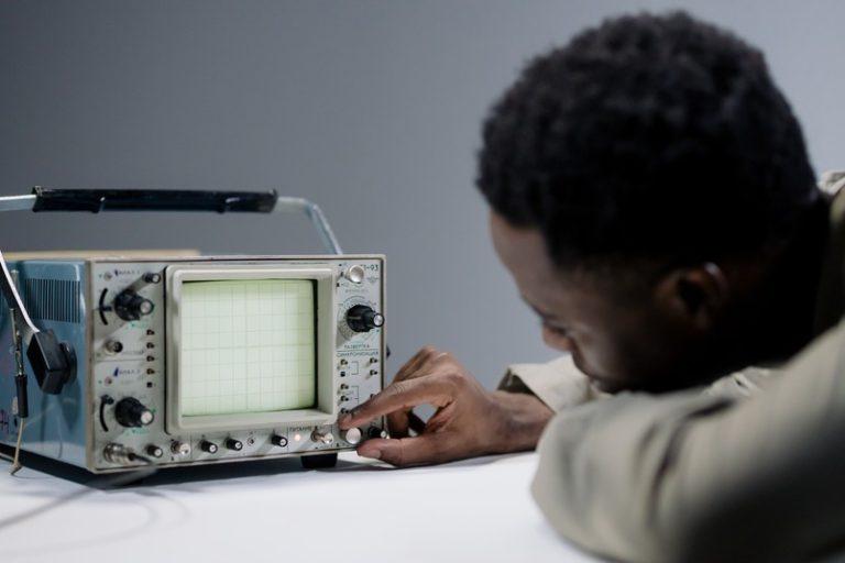 Buying A Used Oscilloscope: A Guide To Help You Decide Buying A Used Oscilloscope: A Guide To Help You Decide